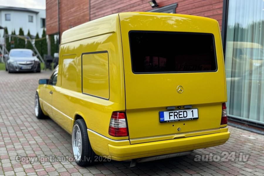 Yellow Mercedes-Benz 320 1991 in Tallinn, with an engine capacity of 3.20 L and mileage of 141 thousand km for 15000 €, photo 14 on AUTOMOTO.COM.LV