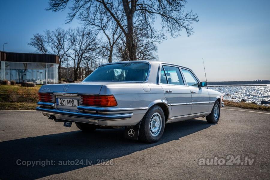 Grey Mercedes-Benz 450 1974 in Tallinn, with an engine capacity of 4.50 L and mileage of 232 thousand km for 13999 €, photo 3 on AUTOMOTO.COM.LV