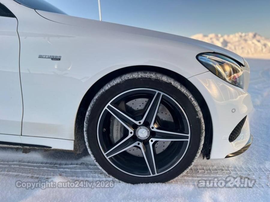 White Mercedes-Benz 450 2015 in Tallinn, with an engine capacity of 3.00 L and mileage of 185 thousand km for 25990 €, photo 10 on AUTOMOTO.COM.LV