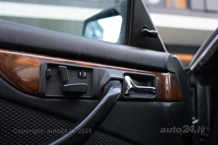 Melns Mercedes-Benz 500 1987 Tallina, ar dzinēja tilpumu 4.90 L un nobraukumu 174 tūkst. km par 29000 €, foto 11 vietnē AUTOMOTO.COM.LV