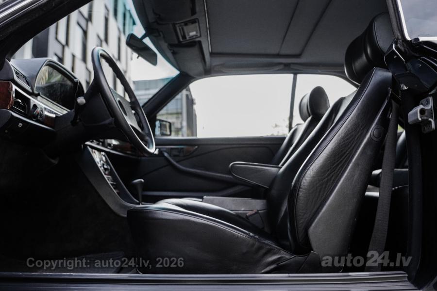 Melns Mercedes-Benz 500 1987 Tallina, ar dzinēja tilpumu 4.90 L un nobraukumu 174 tūkst. km par 29000 €, foto 12 vietnē AUTOMOTO.COM.LV