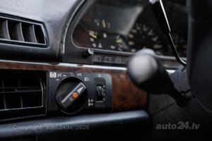 Melns Mercedes-Benz 500 1987 Tallina, ar dzinēja tilpumu 4.90 L un nobraukumu 174 tūkst. km par 29000 €, foto 13 vietnē AUTOMOTO.COM.LV