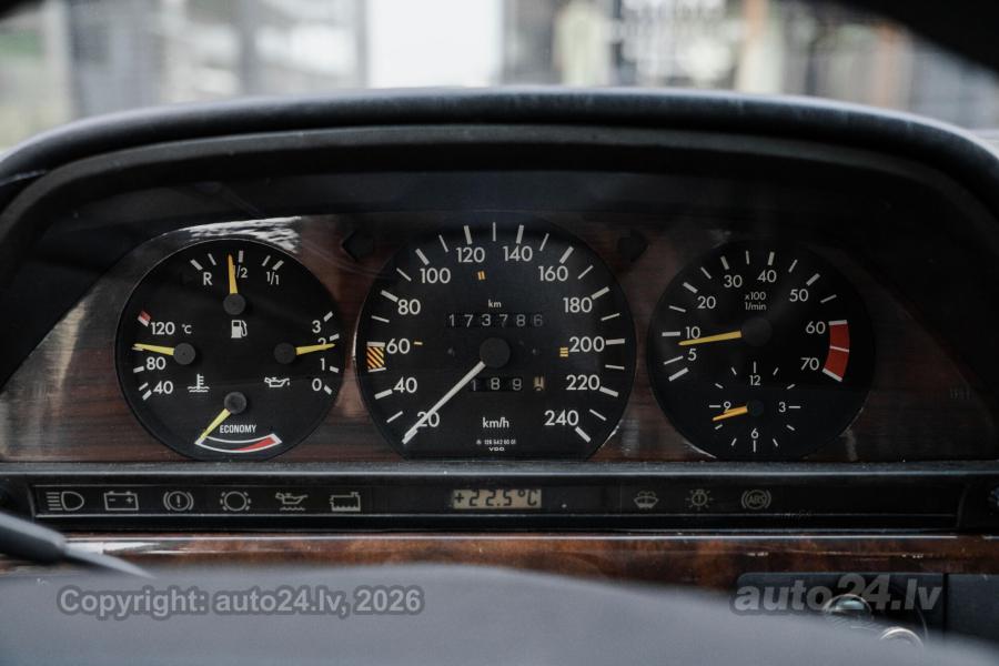 Melns Mercedes-Benz 500 1987 Tallina, ar dzinēja tilpumu 4.90 L un nobraukumu 174 tūkst. km par 29000 €, foto 14 vietnē AUTOMOTO.COM.LV