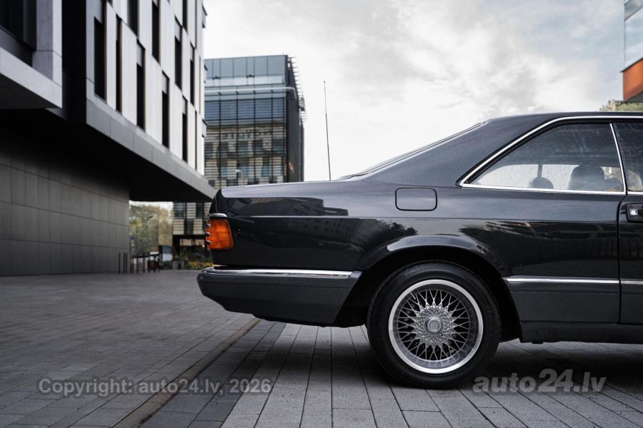 Melns Mercedes-Benz 500 1987 Tallina, ar dzinēja tilpumu 4.90 L un nobraukumu 174 tūkst. km par 29000 €, foto 21 vietnē AUTOMOTO.COM.LV