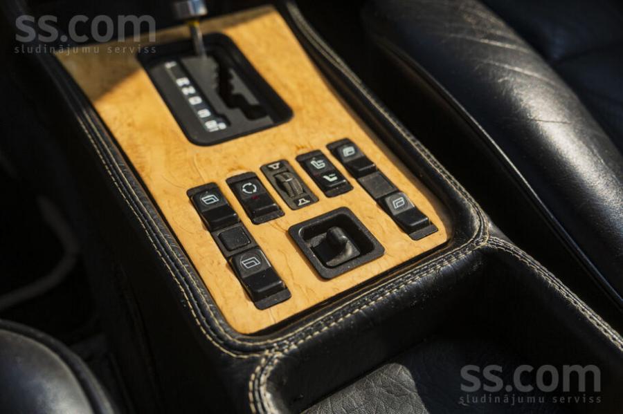 Blue Mercedes-Benz 500 1983 in Riga, with an engine capacity of 5.00 L and mileage of 0 thousand km for 21990 €, photo 42 on AUTOMOTO.COM.LV