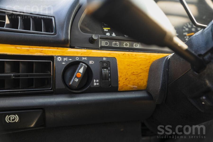 Blue Mercedes-Benz 500 1983 in Riga, with an engine capacity of 5.00 L and mileage of 0 thousand km for 21990 €, photo 47 on AUTOMOTO.COM.LV