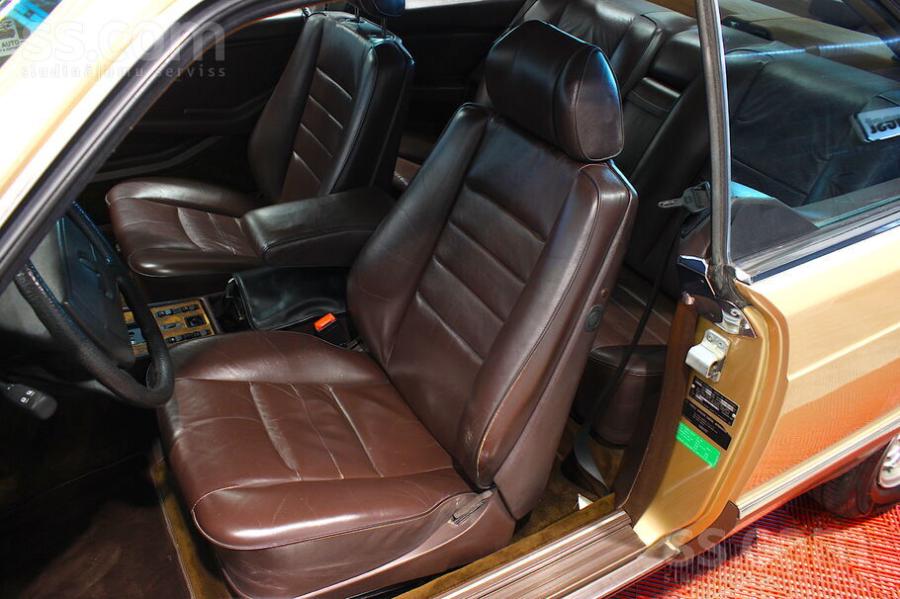 Yellow Mercedes-Benz 500 1985 in Riga, with an engine capacity of 5.00 L and mileage of 85 thousand km for 43000 €, photo 12 on AUTOMOTO.COM.LV