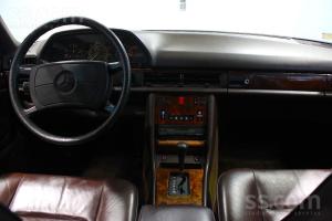 Yellow Mercedes-Benz 500 1985 in Riga, with an engine capacity of 5.00 L and mileage of 85 thousand km for 43000 €, photo 26 on AUTOMOTO.COM.LV