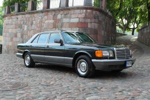 Черный Мерседес 560 1986 в Каунас, объемом двигателя 5.55 л и пробегом 172 тыс. км за 17500 €, фото 3 на AUTOMOTO.COM.LV
