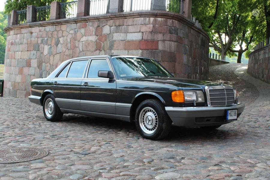 Черный Мерседес 560 1986 в Каунас, объемом двигателя 5.55 л и пробегом 172 тыс. км за 17500 €, фото 3 на AUTOMOTO.COM.LV