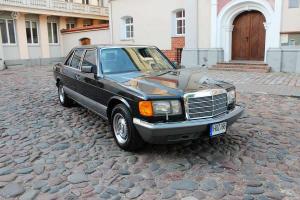 Черный Мерседес 560 1986 в Каунас, объемом двигателя 5.55 л и пробегом 172 тыс. км за 17500 €, фото 5 на AUTOMOTO.COM.LV