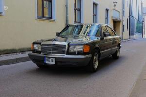 Черный Мерседес 560 1986 в Каунас, объемом двигателя 5.55 л и пробегом 172 тыс. км за 17500 €, фото 37 на AUTOMOTO.COM.LV