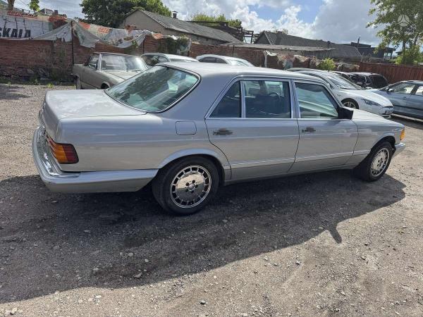 Grey Mercedes-Benz 560 1987 in Klaipeda, with an engine capacity of 0.00 L and mileage of 289 thousand km for 7999 €, photo 4 on AUTOMOTO.COM.LV