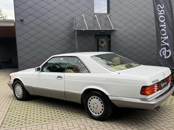 Balts Mercedes-Benz 560 1989 Kauņa, ar dzinēja tilpumu 5.55 L un nobraukumu 189 tūkst. km par 20000 €, foto 6 vietnē AUTOMOTO.COM.LV