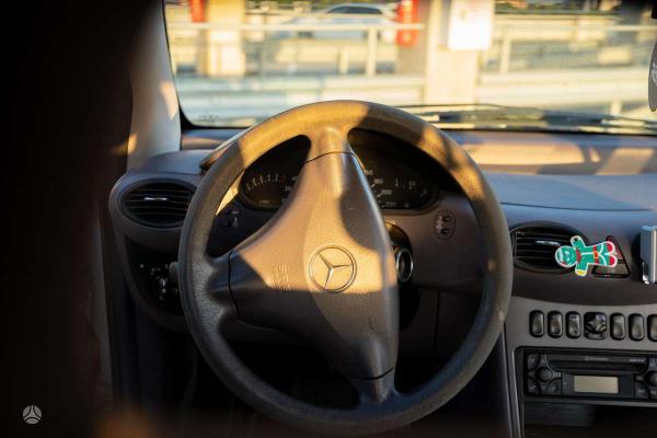 Pelēks Mercedes-Benz A 140 2001 Viļņa, ar dzinēja tilpumu 1.40 L un nobraukumu 261 tūkst. km par 800 €, foto 10 vietnē AUTOMOTO.COM.LV