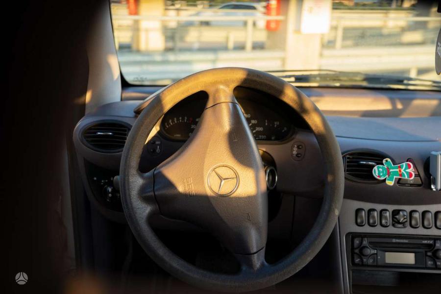 Pelēks Mercedes-Benz A 140 2001 Viļņa, ar dzinēja tilpumu 1.40 L un nobraukumu 261 tūkst. km par 800 €, foto 11 vietnē AUTOMOTO.COM.LV