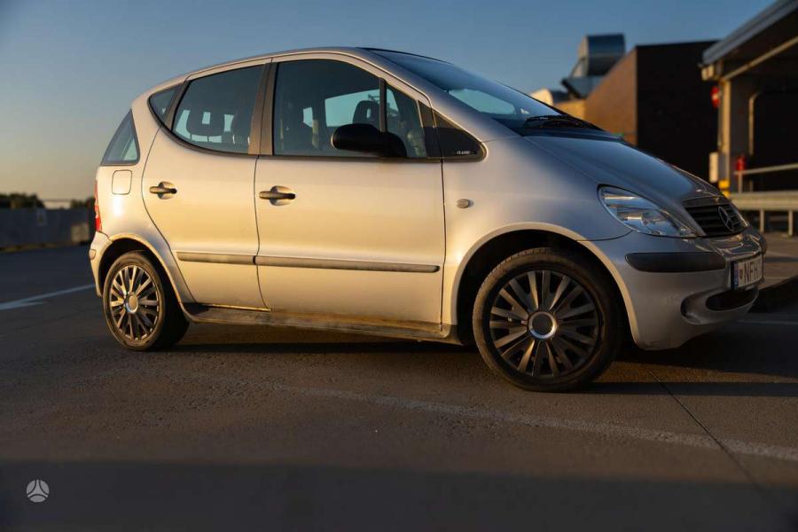 Pelēks Mercedes-Benz A 140 2001 Viļņa, ar dzinēja tilpumu 1.40 L un nobraukumu 261 tūkst. km par 800 €, foto 1 vietnē AUTOMOTO.COM.LV