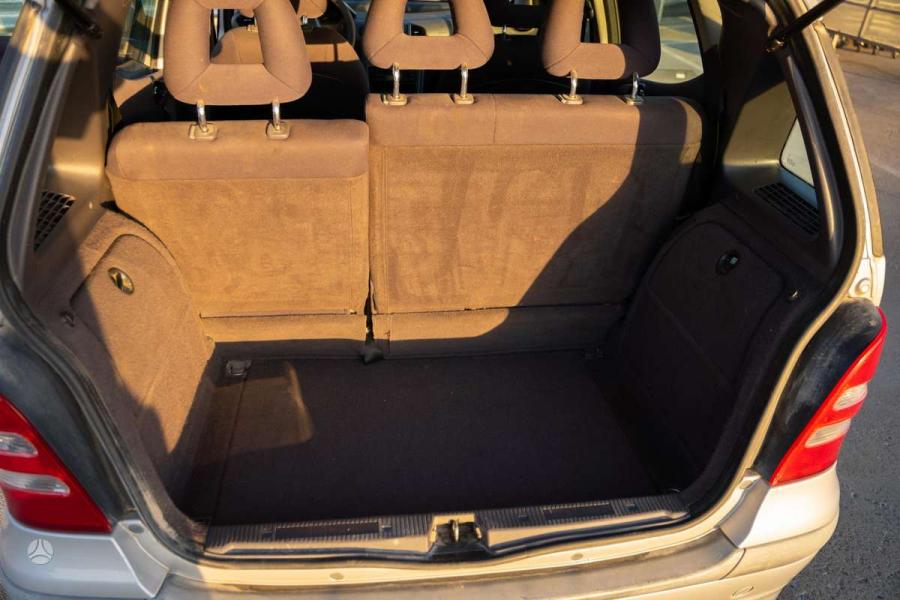 Pelēks Mercedes-Benz A 140 2001 Viļņa, ar dzinēja tilpumu 1.40 L un nobraukumu 261 tūkst. km par 800 €, foto 9 vietnē AUTOMOTO.COM.LV