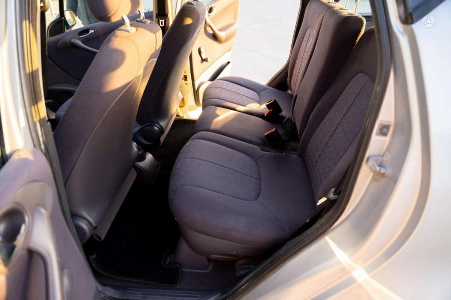 Pelēks Mercedes-Benz A 140 2001 Viļņa, ar dzinēja tilpumu 1.40 L un nobraukumu 261 tūkst. km par 800 €, foto 24 vietnē AUTOMOTO.COM.LV