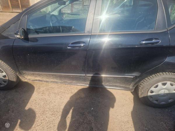 Melns Mercedes-Benz A 150 2004 Viļņa, ar dzinēja tilpumu 1.50 L un nobraukumu 325 tūkst. km par 650 €, foto 5 vietnē AUTOMOTO.COM.LV