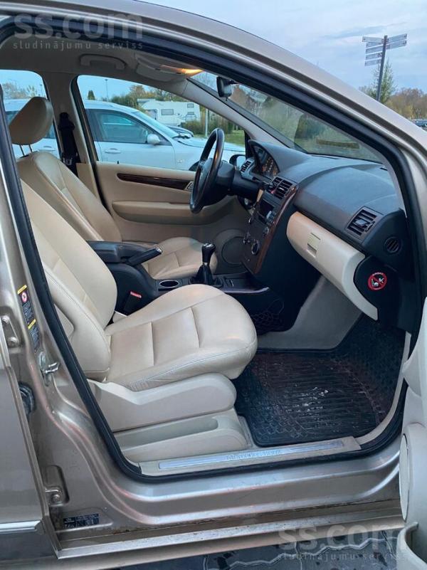 Brown Mercedes-Benz A 150 2005 in Jelgava, with an engine capacity of 1.50 L and mileage of 254 thousand km for 1200 €, photo 11 on AUTOMOTO.COM.LV