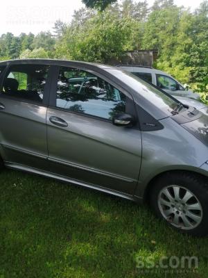 Grey Mercedes-Benz A 150 2005 in Jurmala, with an engine capacity of 1.50 L and mileage of 182 thousand km for 1250 €, photo 4 on AUTOMOTO.COM.LV