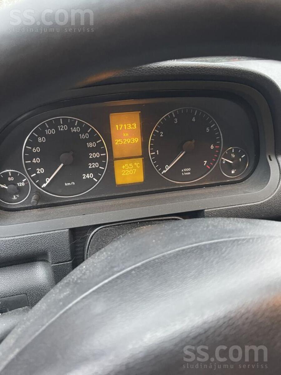 Grey Mercedes-Benz A 150 2005 in Talsi, with an engine capacity of 1.50 L and mileage of 255 thousand km for 950 €, photo 4 on AUTOMOTO.COM.LV