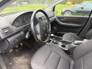 Mercedes-Benz A 150 2005 in Vilnius, with an engine capacity of 1.50 L and mileage of 181 thousand km for 490 €, photo 7 on AUTOMOTO.COM.LV