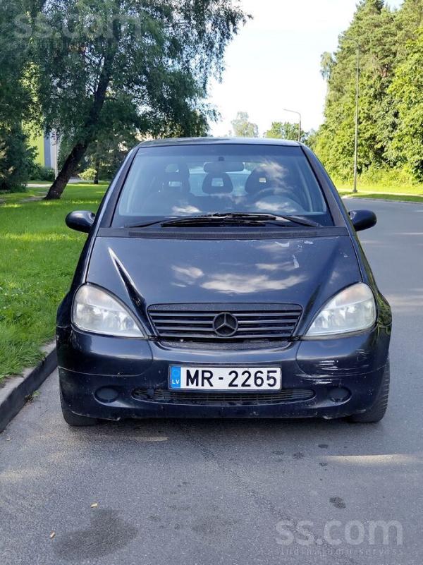 Черный Мерседес А 160 2000 в Рига, объемом двигателя 1.60 л и пробегом 240 тыс. км за 630 €, фото 1 на AUTOMOTO.COM.LV