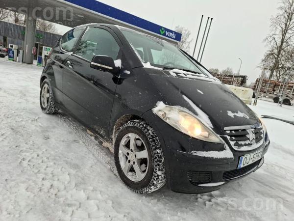 Black Mercedes-Benz A 160 2011 in Jekabpils, with an engine capacity of 1.50 L and mileage of 121 thousand km for 3000 €, photo 5 on AUTOMOTO.COM.LV