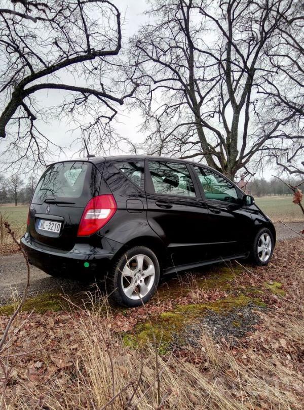 Black Mercedes-Benz A 160 2010 in Tukums, with an engine capacity of 1.50 L and mileage of 195 thousand km for 3500 €, photo 5 on AUTOMOTO.COM.LV