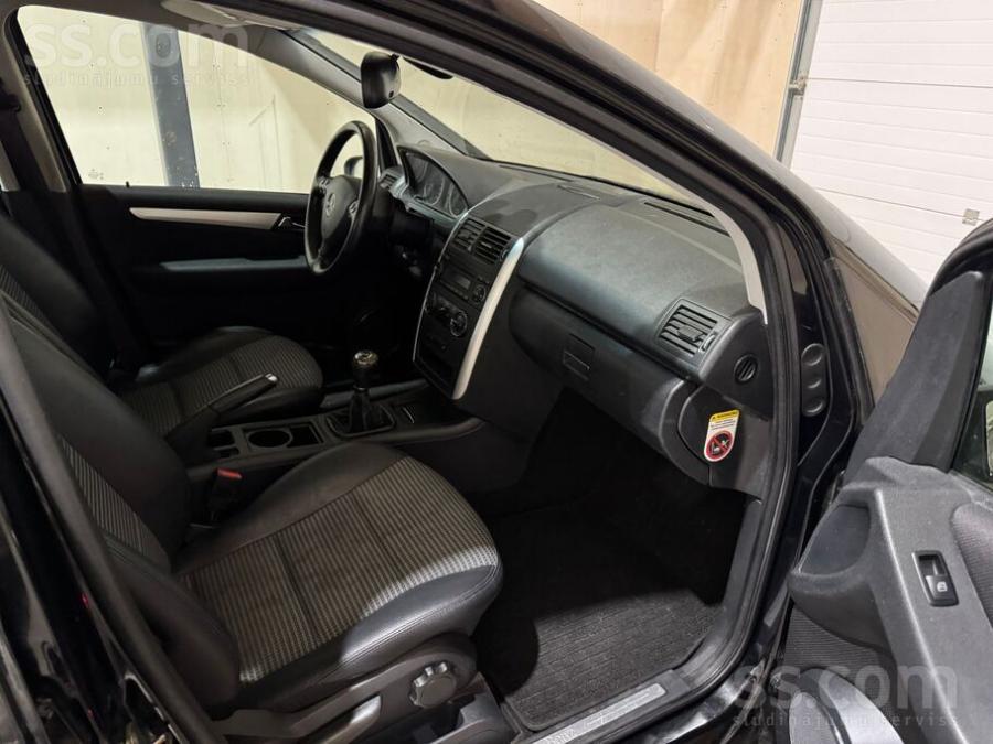 Black Mercedes-Benz A 160 2007 in Ogre, with an engine capacity of 2.00 L and mileage of 225 thousand km for 1490 €, photo 9 on AUTOMOTO.COM.LV