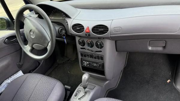 Zils Mercedes-Benz A 160 2000 Jūrmala, ar dzinēja tilpumu 1.60 L un nobraukumu 130 tūkst. km par 550 €, foto 9 vietnē AUTOMOTO.COM.LV