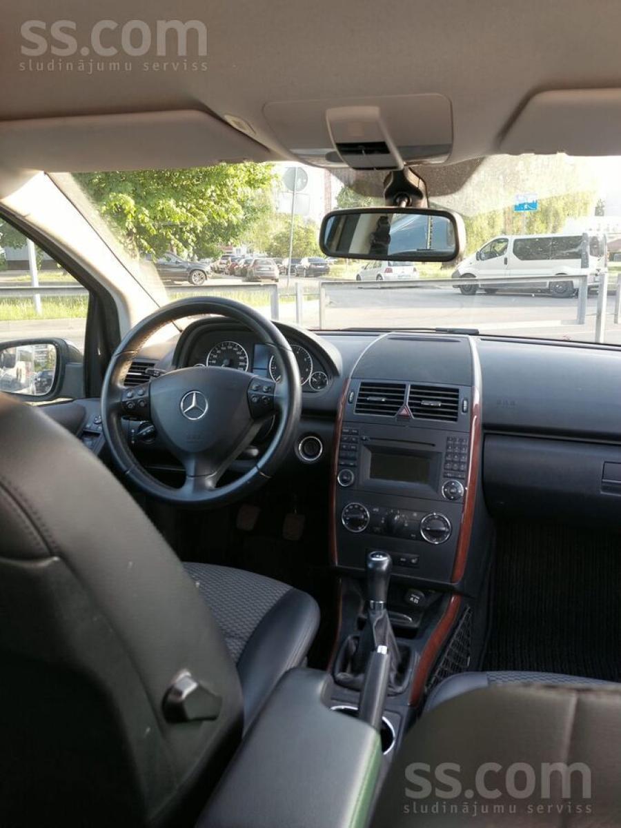 Brown Mercedes-Benz A 160 2010 in Riga, with an engine capacity of 1.50 L and mileage of 179 thousand km for 2250 €, photo 4 on AUTOMOTO.COM.LV