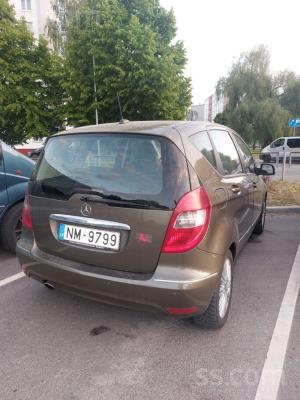 Brown Mercedes-Benz A 160 2010 in Riga, with an engine capacity of 1.50 L and mileage of 179 thousand km for 2250 €, photo 5 on AUTOMOTO.COM.LV