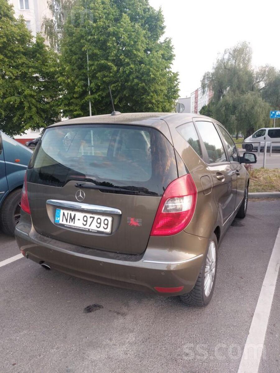 Brown Mercedes-Benz A 160 2010 in Riga, with an engine capacity of 1.50 L and mileage of 179 thousand km for 2250 €, photo 5 on AUTOMOTO.COM.LV