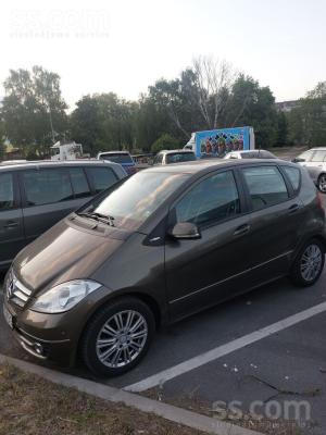 Brown Mercedes-Benz A 160 2010 in Riga, with an engine capacity of 1.50 L and mileage of 179 thousand km for 2250 €, photo 6 on AUTOMOTO.COM.LV