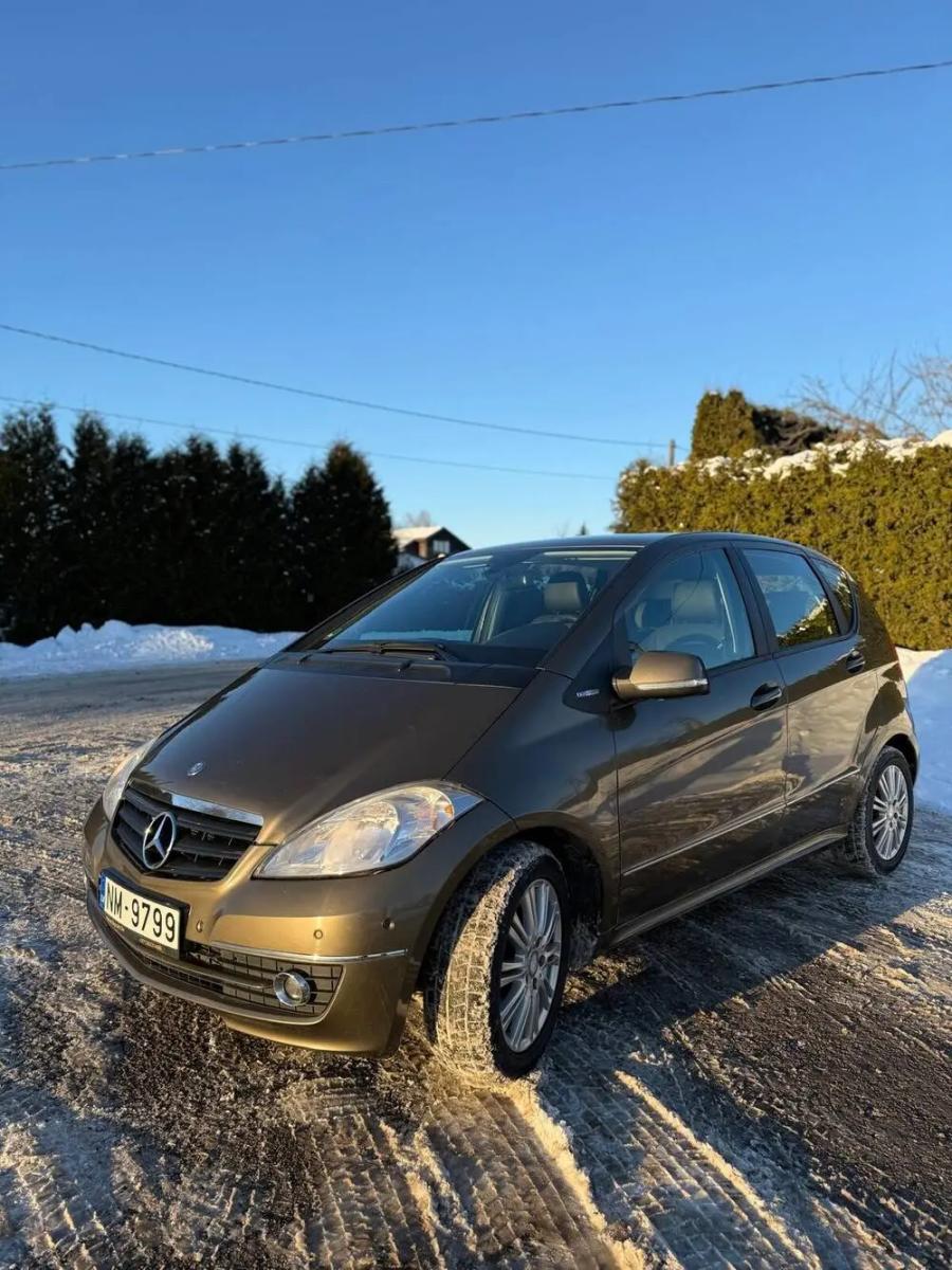 Zaļš Mercedes-Benz A 160 2010 Rīga, ar dzinēja tilpumu 1.50 L un nobraukumu 181 tūkst. km par 2600 €, foto 3 vietnē AUTOMOTO.COM.LV