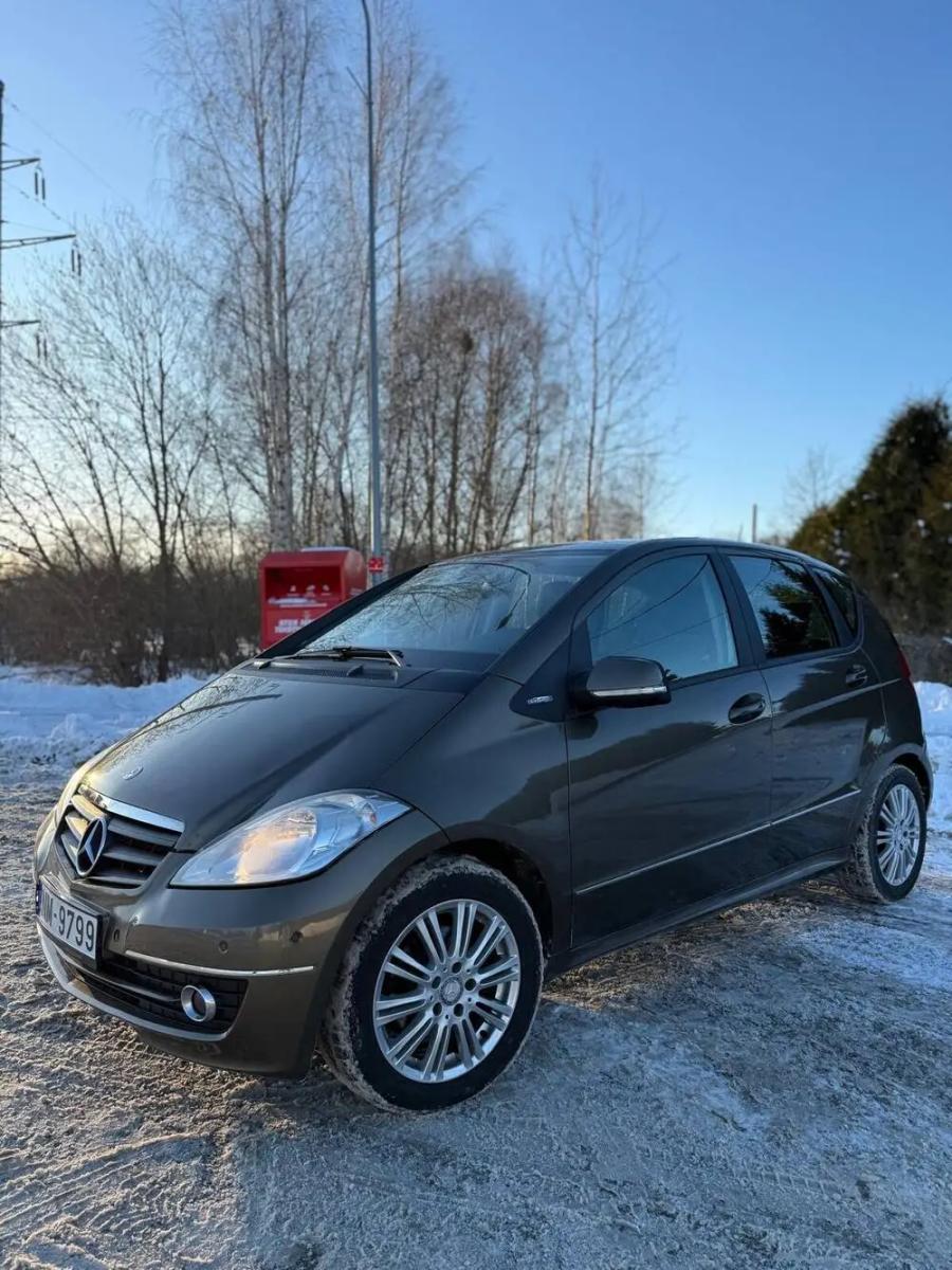 Zaļš Mercedes-Benz A 160 2010 Rīga, ar dzinēja tilpumu 1.50 L un nobraukumu 181 tūkst. km par 2600 €, foto 4 vietnē AUTOMOTO.COM.LV