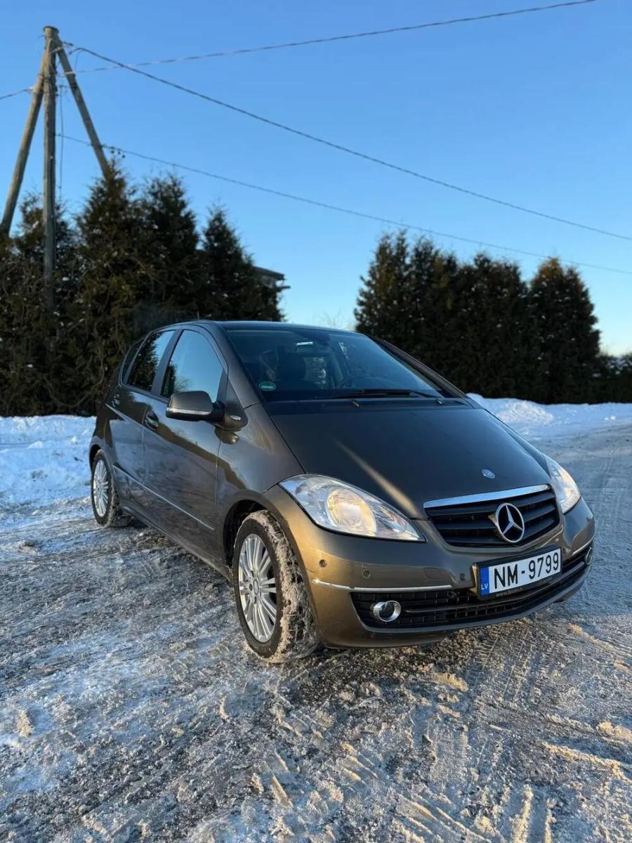 Zaļš Mercedes-Benz A 160 2010 Rīga, ar dzinēja tilpumu 1.50 L un nobraukumu 181 tūkst. km par 2600 €, foto 5 vietnē AUTOMOTO.COM.LV