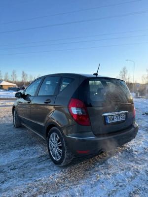 Zaļš Mercedes-Benz A 160 2010 Rīga, ar dzinēja tilpumu 1.50 L un nobraukumu 181 tūkst. km par 2600 €, foto 6 vietnē AUTOMOTO.COM.LV