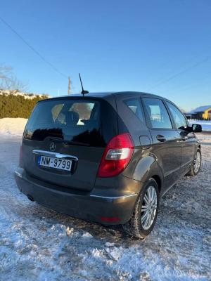 Zaļš Mercedes-Benz A 160 2010 Rīga, ar dzinēja tilpumu 1.50 L un nobraukumu 181 tūkst. km par 2600 €, foto 7 vietnē AUTOMOTO.COM.LV