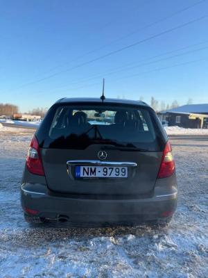 Zaļš Mercedes-Benz A 160 2010 Rīga, ar dzinēja tilpumu 1.50 L un nobraukumu 181 tūkst. km par 2600 €, foto 8 vietnē AUTOMOTO.COM.LV