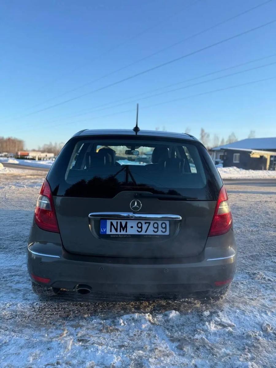 Zaļš Mercedes-Benz A 160 2010 Rīga, ar dzinēja tilpumu 1.50 L un nobraukumu 181 tūkst. km par 2600 €, foto 8 vietnē AUTOMOTO.COM.LV
