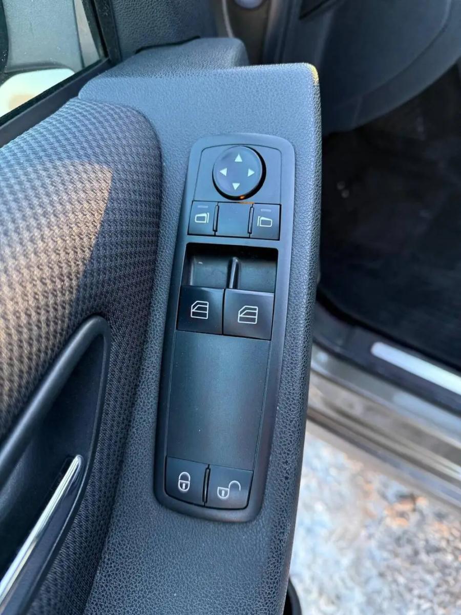 Zaļš Mercedes-Benz A 160 2010 Rīga, ar dzinēja tilpumu 1.50 L un nobraukumu 181 tūkst. km par 2600 €, foto 21 vietnē AUTOMOTO.COM.LV