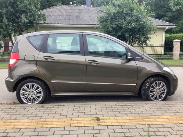 Zaļš Mercedes-Benz A 160 2011 Alīta, ar dzinēja tilpumu 1.50 L un nobraukumu 76 tūkst. km par 4900 €, foto 6 vietnē AUTOMOTO.COM.LV