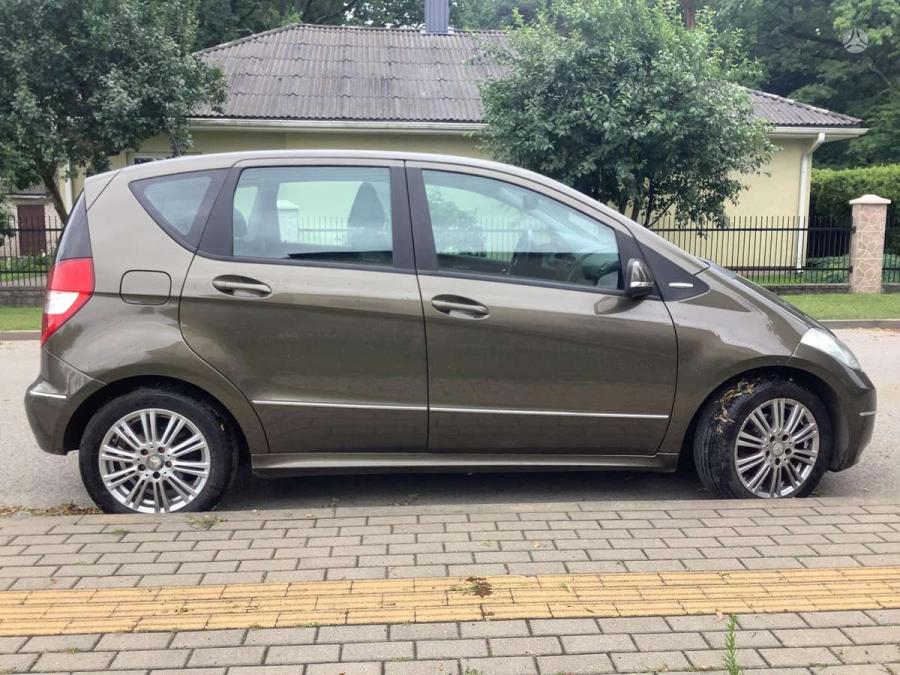 Zaļš Mercedes-Benz A 160 2011 Alīta, ar dzinēja tilpumu 1.50 L un nobraukumu 76 tūkst. km par 4900 €, foto 7 vietnē AUTOMOTO.COM.LV