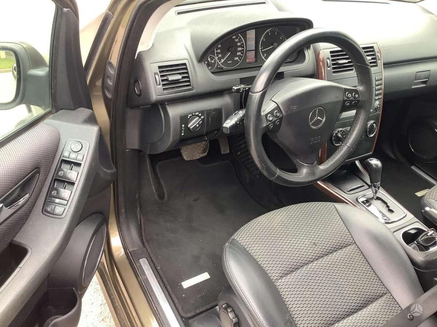 Zaļš Mercedes-Benz A 160 2011 Alīta, ar dzinēja tilpumu 1.50 L un nobraukumu 76 tūkst. km par 4900 €, foto 11 vietnē AUTOMOTO.COM.LV