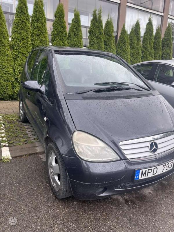 Pelēks Mercedes-Benz A 160 1999 Viļņa, ar dzinēja tilpumu 1.60 L un nobraukumu 240 tūkst. km par 1200 €, foto 2 vietnē AUTOMOTO.COM.LV