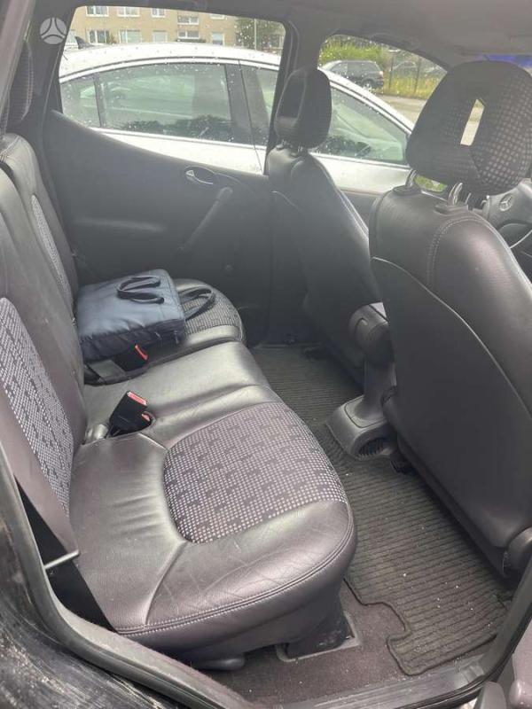 Pelēks Mercedes-Benz A 160 1999 Viļņa, ar dzinēja tilpumu 1.60 L un nobraukumu 240 tūkst. km par 1200 €, foto 5 vietnē AUTOMOTO.COM.LV